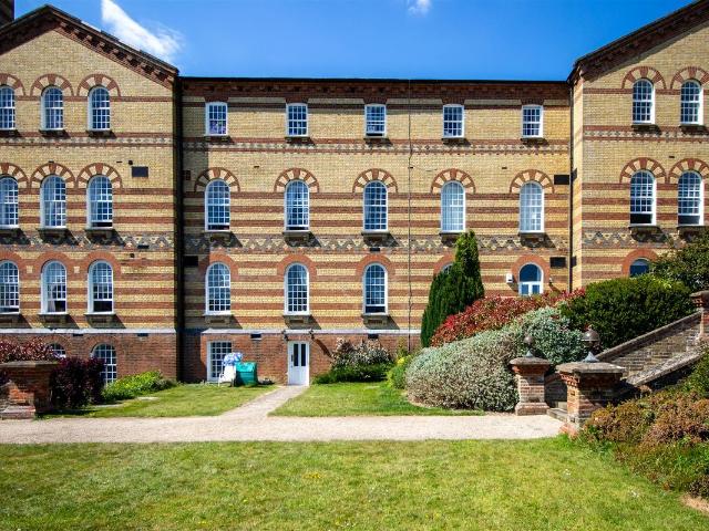 Park West, Southdowns Park, Haywards Heath RH16, 2 bed flat to rent, £1,250 pcm | PrimeLocation