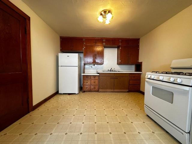 Park Whitney Lofts 2 Bedroom Apartment for Rent at 822 Pine St, Green Bay, WI 54301 Navarino