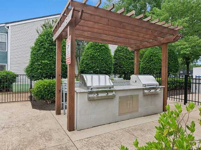 Park 2300 1 Bedroom Apartment for Rent at 2300 Village Lake Dr, Charlotte, NC 28212 East Forest