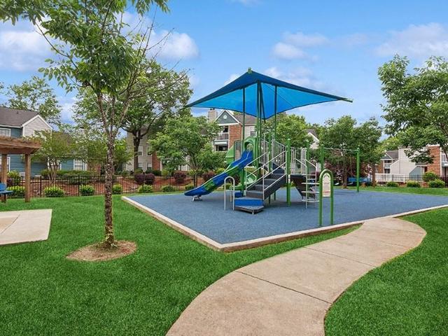 Park 2300 1 Bedroom Apartment for Rent at 2300 Village Lake Dr, Charlotte, NC 28212 East Forest