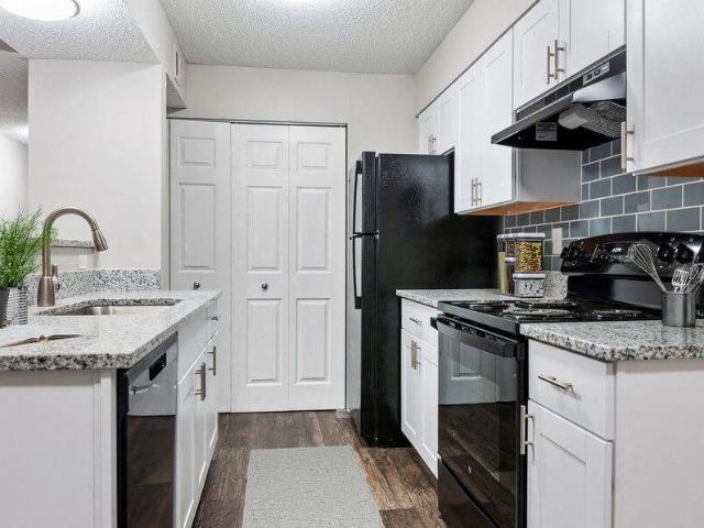 Park 2300 2 Bedroom Apartment for Rent at 2300 Village Lake Dr, Charlotte, NC 28212 East Forest