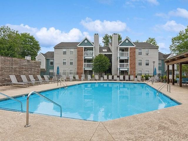 Park 2300 2 Bedroom Apartment for Rent at 2300 Village Lake Dr, Charlotte, NC 28212 East Forest