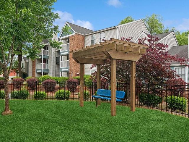 Park 2300 2 Bedroom Apartment for Rent at 2300 Village Lake Dr, Charlotte, NC 28212 East Forest