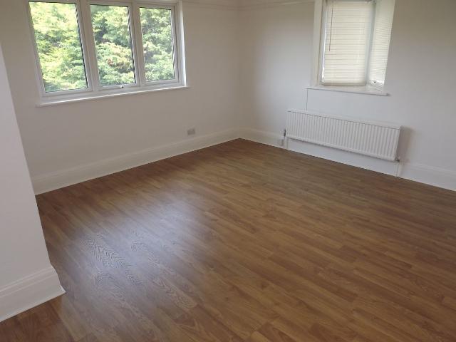 Parkanaur Avenue, Thorpe Bay SS1, 2 bed flat to rent, £1,250 pcm | PrimeLocation