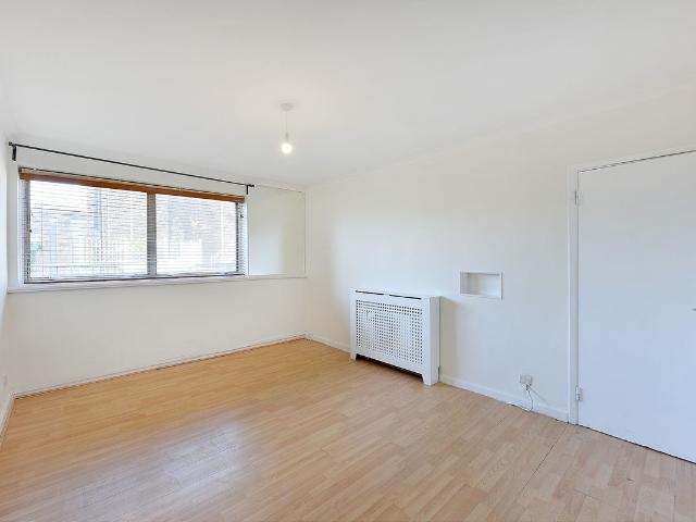 Parkgate Road, Battersea, London SW11, 2 bed flat to rent, £2,650 pcm | PrimeLocation