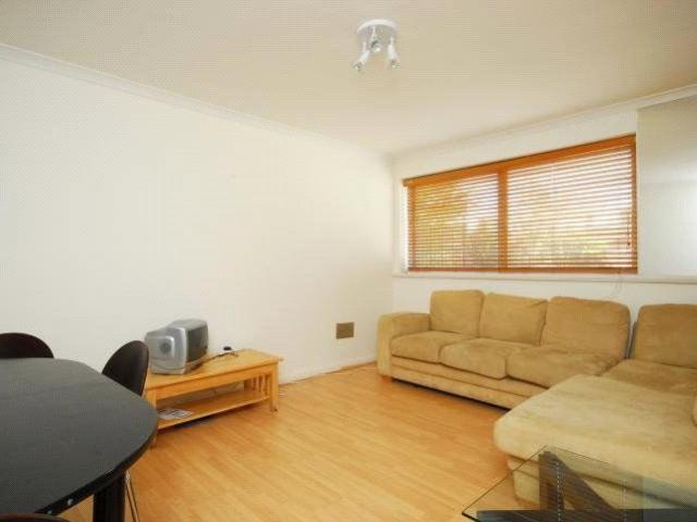 Parkgate Road, Battersea, London SW11, 2 bed flat to rent, £2,800 pcm | PrimeLocation