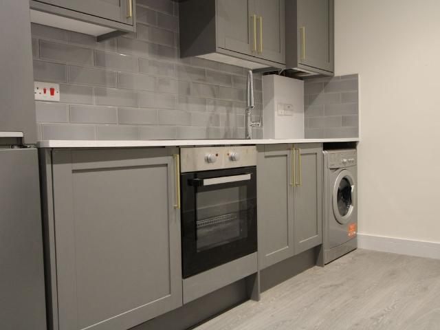 Parkgate Road, Battersea SW11, 2 bed flat to rent, £2,500 pcm | PrimeLocation