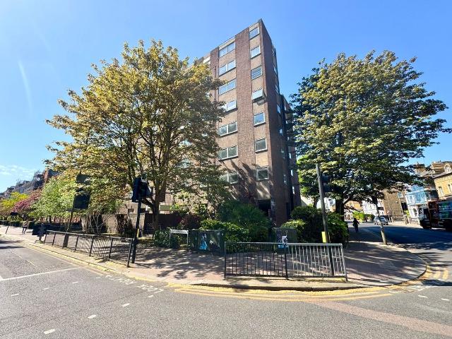 Parkgate Road, London SW11, 2 bed flat to rent, £2,350 pcm | PrimeLocation