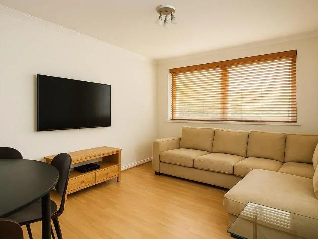 Parkgate Road, London SW11, 2 bed flat to rent, £2,800 pcm | PrimeLocation