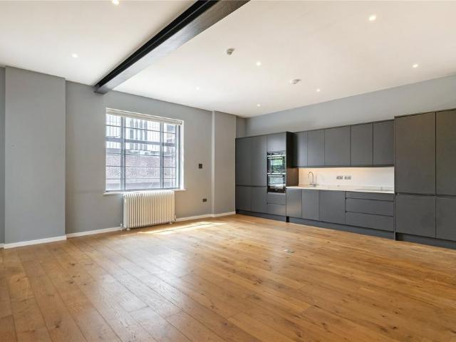 Parkgate Road, London, SW11 2 bed flat to rent £3,450 pcm £796 pw
