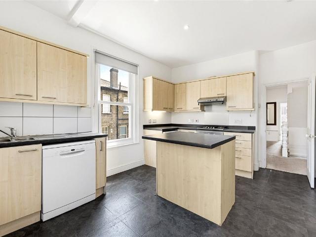 Parkgate Road, London SW11, 3 bed flat to rent, £3,500 pcm | PrimeLocation