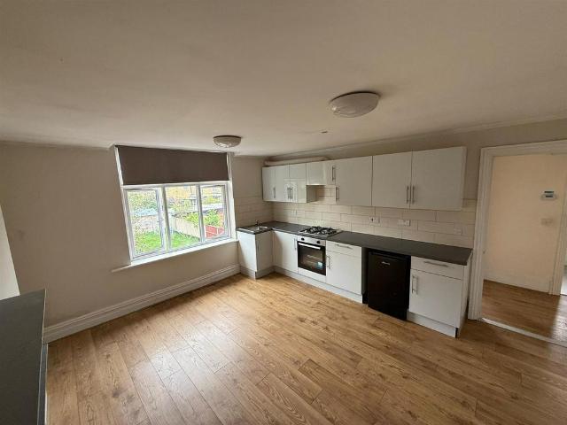 Parkgate Road, Wallington 2 bed flat to rent £1,600 pcm £369 pw