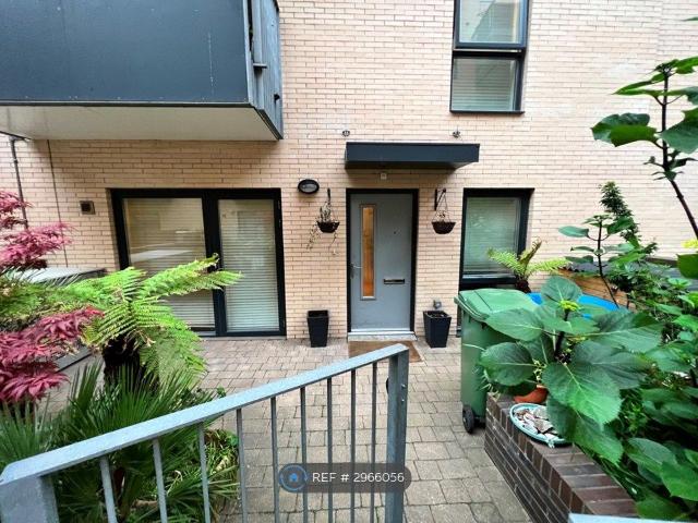 Parker Building, London SE16, 3 bed flat to rent, £3,300 pcm | PrimeLocation