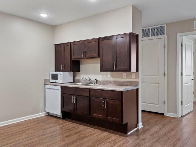 Parker Glen 1 Bedroom Apartment for Rent at 2605 J T Coffman Dr, Champaign, IL 61822