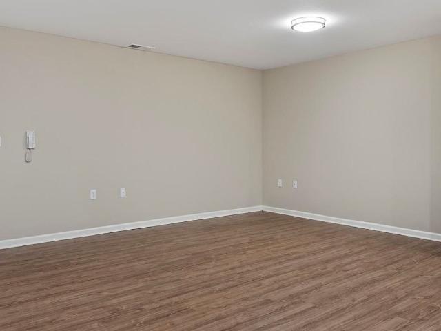 Parker Glen 1 Bedroom Apartment for Rent at 2605 J T Coffman Dr, Champaign, IL 61822