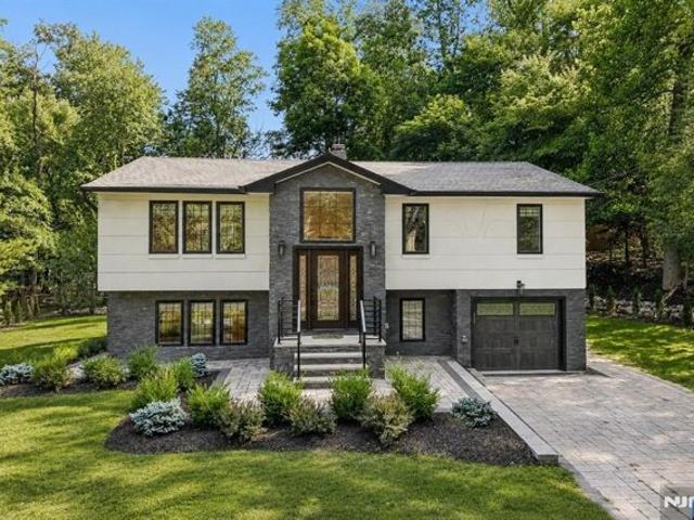 Parker Pl, Upper Saddle River, Home For Sale