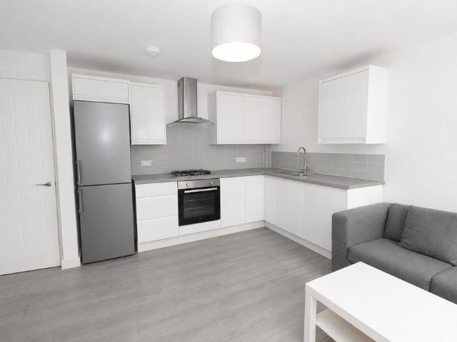 Parkfield Place, Cardiff CF14 1 bed flat to rent £1,025 pcm £237 pw