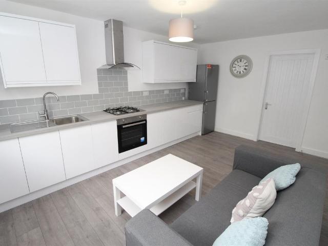 Parkfield Place, Cardiff CF14, 2 bed flat to rent, £1,250 pcm | PrimeLocation