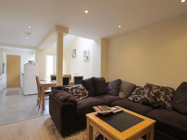 Parkfield Place, Cardiff CF14 4 bed terraced house to rent £2,300 pcm £531 pw
