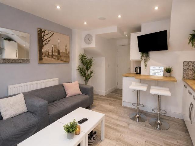 Parkfield Place, Cardiff CF14, 6 bed shared accommodation to rent, £3,000 pcm | PrimeLocation