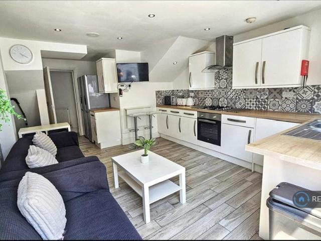 Parkfield Place, Cardiff, CF14 6 bed terraced house to rent £2,700 pcm £623 pw