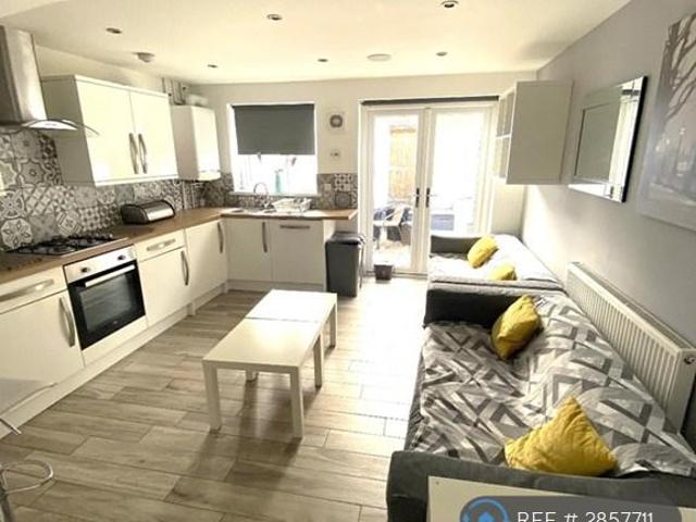 Parkfield Place, Cardiff, CF14 6 bed terraced house to rent £2,970 pcm £685 pw