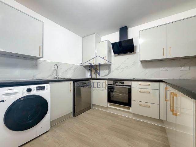 Parkfield Road, TW13 2 bed flat to rent £2,100 pcm £485 pw