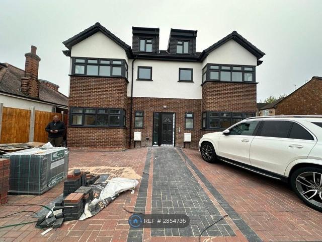Parkfield Road, Feltham TW13, 2 bed flat to rent, £2,050 pcm | PrimeLocation