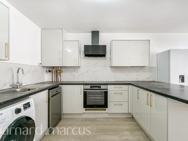 Parkfield Road, Feltham TW13, 2 bed maisonette to rent, £2,100 pcm | PrimeLocation