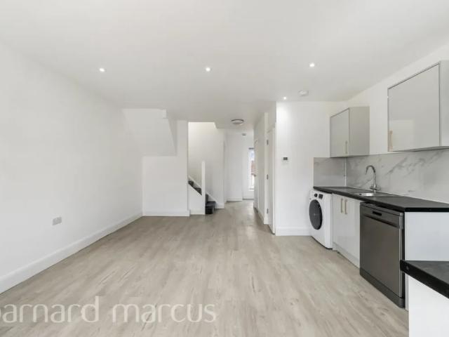 Parkfield Road, FELTHAM