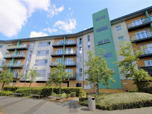 Parkhouse Court, Hatfield, AL10 1 bed flat to rent £1,450 pcm £335 pw