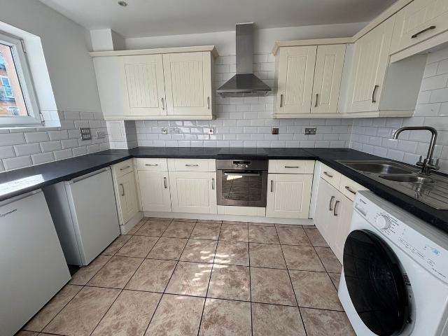 Parkhouse Court, Hatfield AL10, 2 bed flat to rent, £1,500 pcm | PrimeLocation