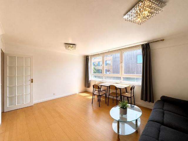 Parkham Street, London, SW11 3 bed flat to rent £3,000 pcm £692 pw