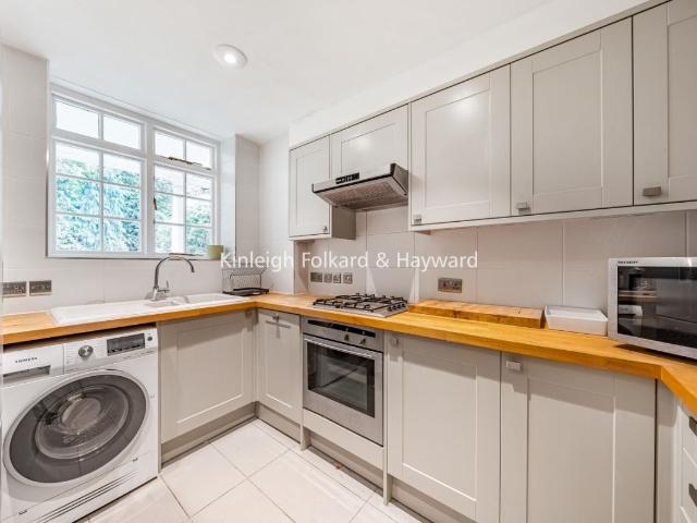 Parkhill Road, Belsize Park, London NW3, 2 bed flat to rent, £2,950 pcm | PrimeLocation