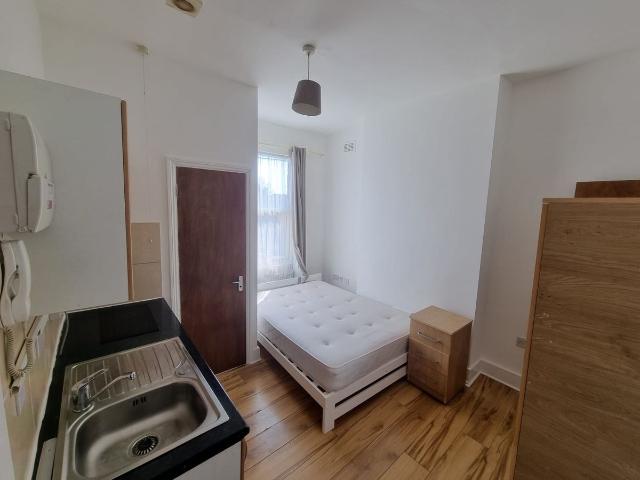 Parkhurst Road, London N22, Studio to rent, £980 pcm | PrimeLocation