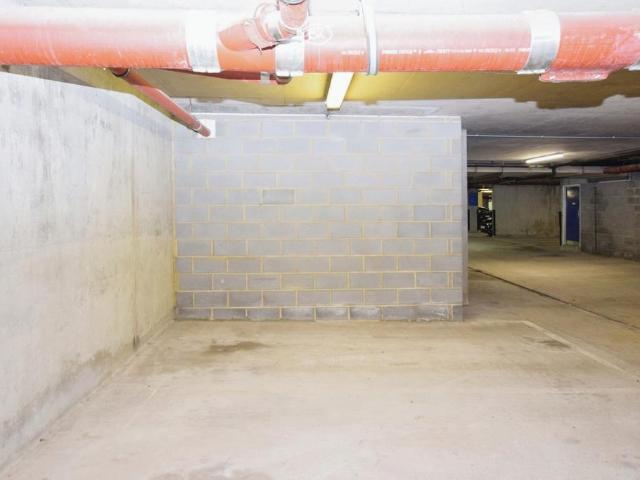 Parking to rent