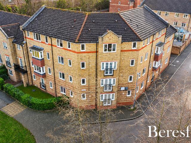 Parkinson Drive CM1, 2 bed flat to rent, £1,300 pcm | PrimeLocation