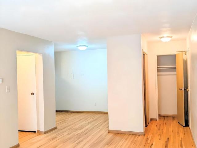 Parklawn 1 Bedroom Apartment for Rent at 1270 Magnolia Ave E, St. Paul, MN 55106 Payne Phalen