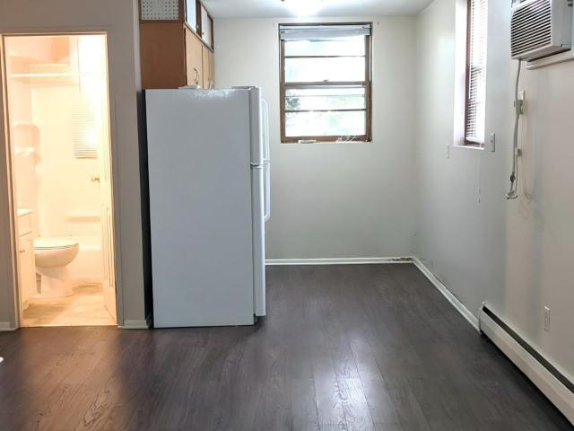 Parklawn 2 Bedroom Apartment for Rent at 1270 Magnolia Ave E, St. Paul, MN 55106 Payne Phalen