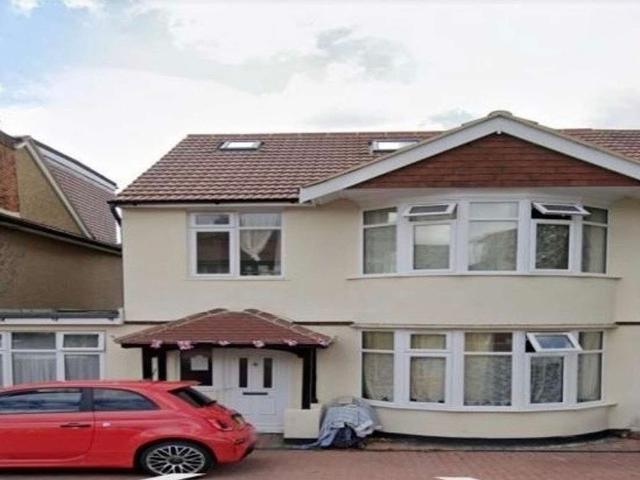 Parkland Road Room 7 Second Floor, Loft Room en suite
