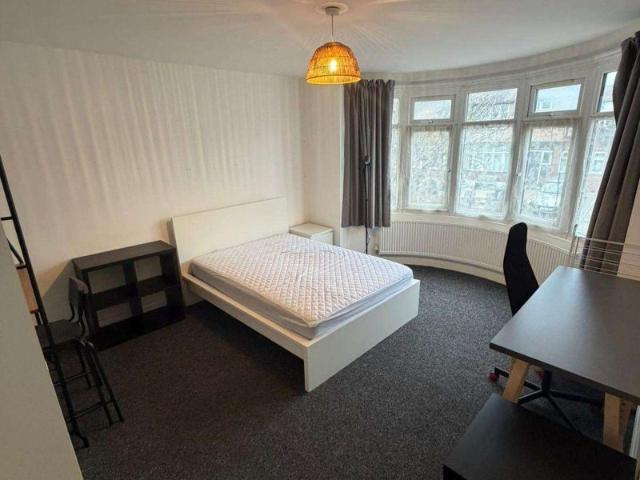 Parkland Road, Woodford Green IG8, 7 bed shared accommodation to rent, £635 pcm | PrimeLocation