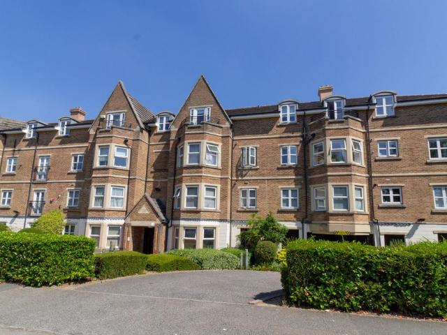 Parklands Court, 164 Edgware Way, HA8 1 bed apartment to rent £1,850 pcm £427 pw