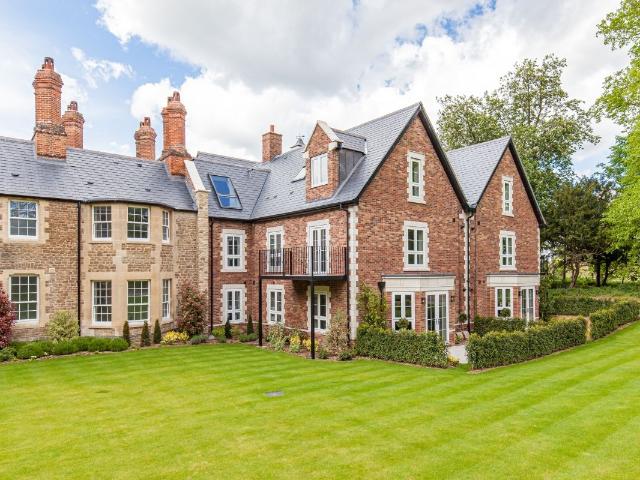 Parklands Manor, Besselsleigh OX13, 2 bed flat to rent, £2,200 pcm | PrimeLocation
