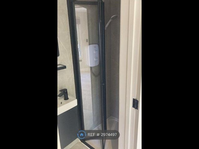 Parklands, Surbiton KT5, Studio to rent, £1,200 pcm | PrimeLocation