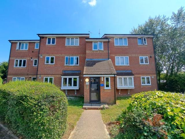 Parklands, Rochford SS4, 1 bed flat to rent, £950 pcm | PrimeLocation