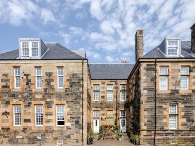 Parklands View, Crookston, 2 Bedroom Flat