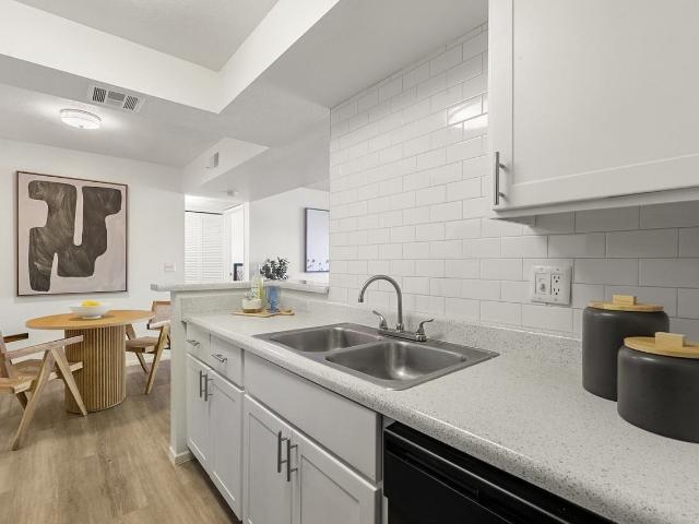 Parklane Commons 2 Bedroom Apartment for Rent at 1283 W Parklane Blvd, Chandler, AZ 85224