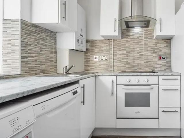 Parkleigh Road, London, SW19 3BU, United Kingdom | 4 bed apartment for rent #166487375 | Rentberry