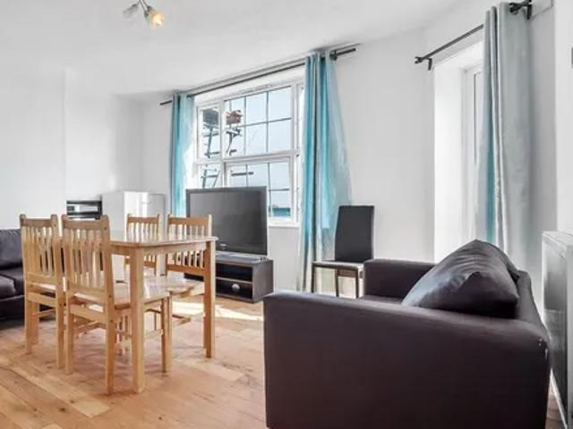 Parkleigh Road, London, SW19 3BU, United Kingdom | 4 bed apartment for rent #167848564 | Rentberry
