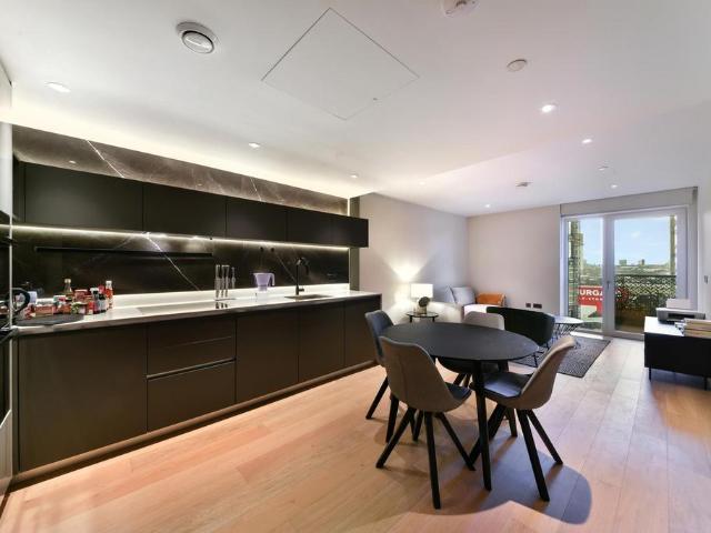 Parkside Apartments, Fountain Park. 1 bed apartment to rent £2,999 pcm £692 pw